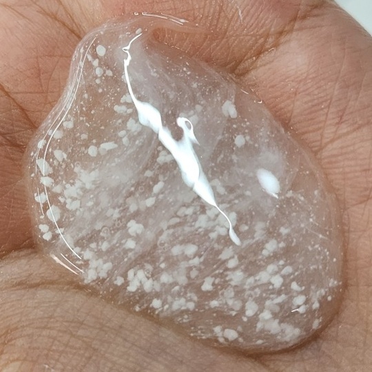 ️ The foam lathers well, providing a gentle rolli...