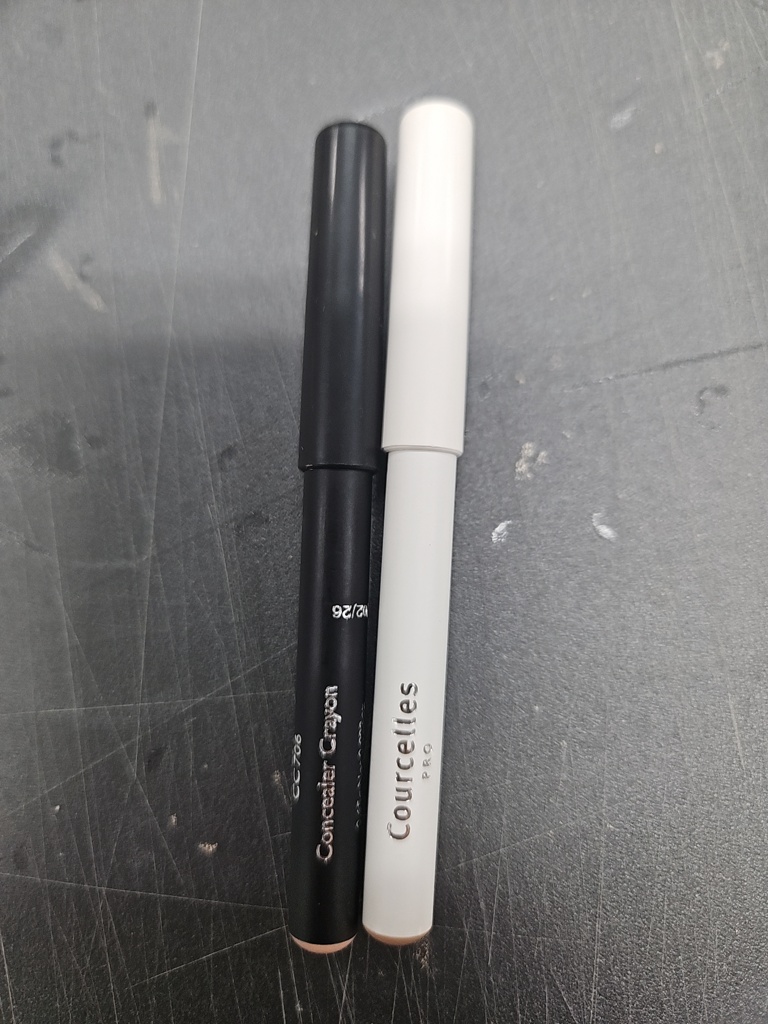 큰사이즈 잃어버려서 작은사이즈 샀는데 휴대하기 용이해서 좋아요~ 생각보다많이 작긴하네요....