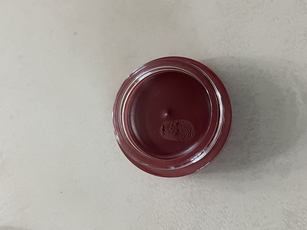 It looks exactly like the picture. When I dabbed i...